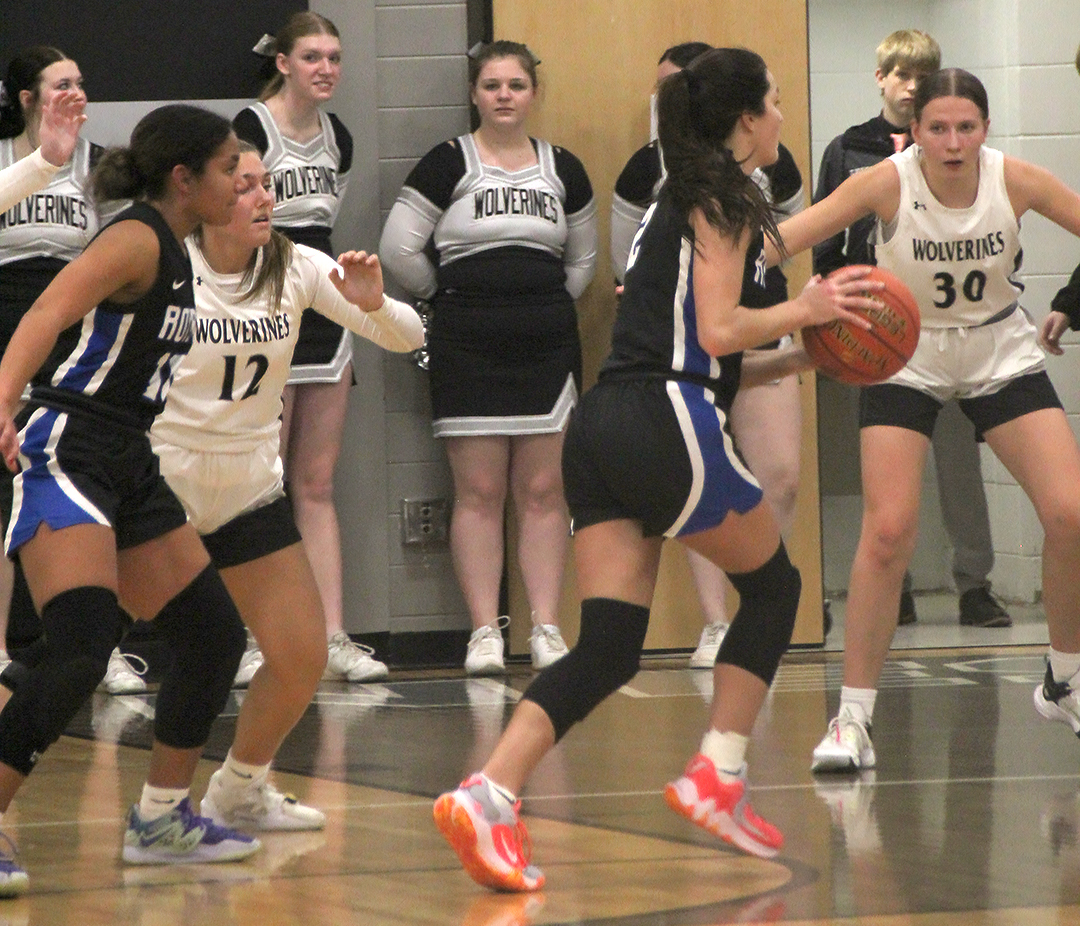 Narrow loss to Wolverines denies MMCRU girls their first win